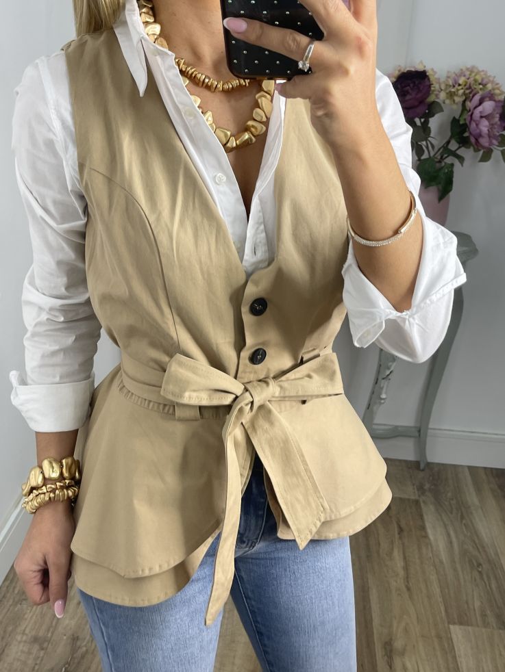Chaleco Peplum abotonado camel